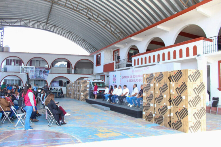 Abuchean a diputados de Morena en la Sierra de Flores Magón – Oaxaca ...